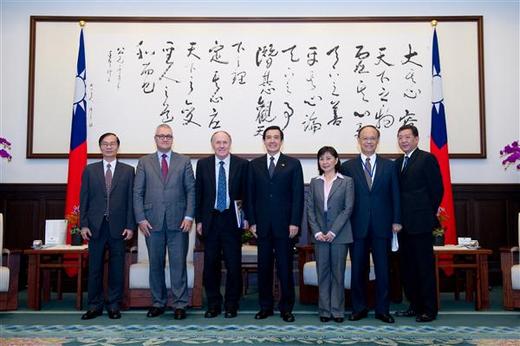 總統接見2004年諾貝爾經濟學獎得主Edward Prescott及荷寶投資管理集團執行長Roderick Munsters - 楊梅新聞網 ...