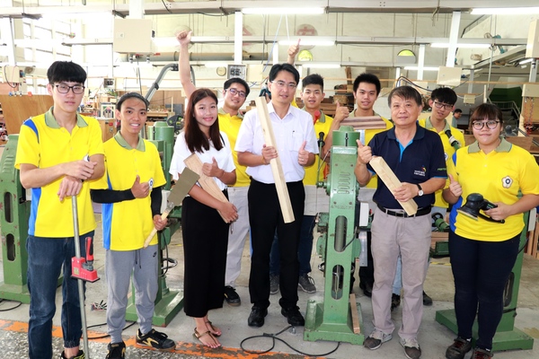 技能界甜美「學姊」 木工創業圓夢 - 就業大小事 - udn部落格